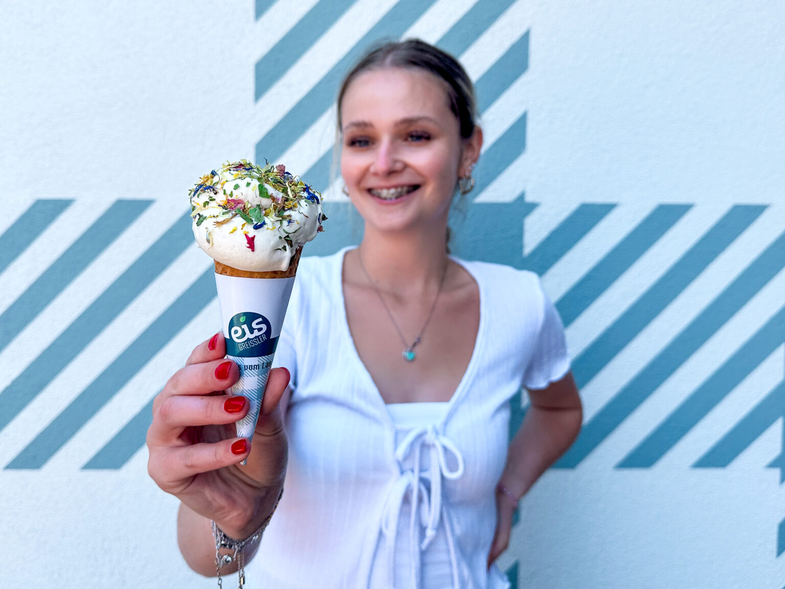 Blumenwiese im Eisbecher: Eis-Greissler präsentiert neue Eissorte mit ...